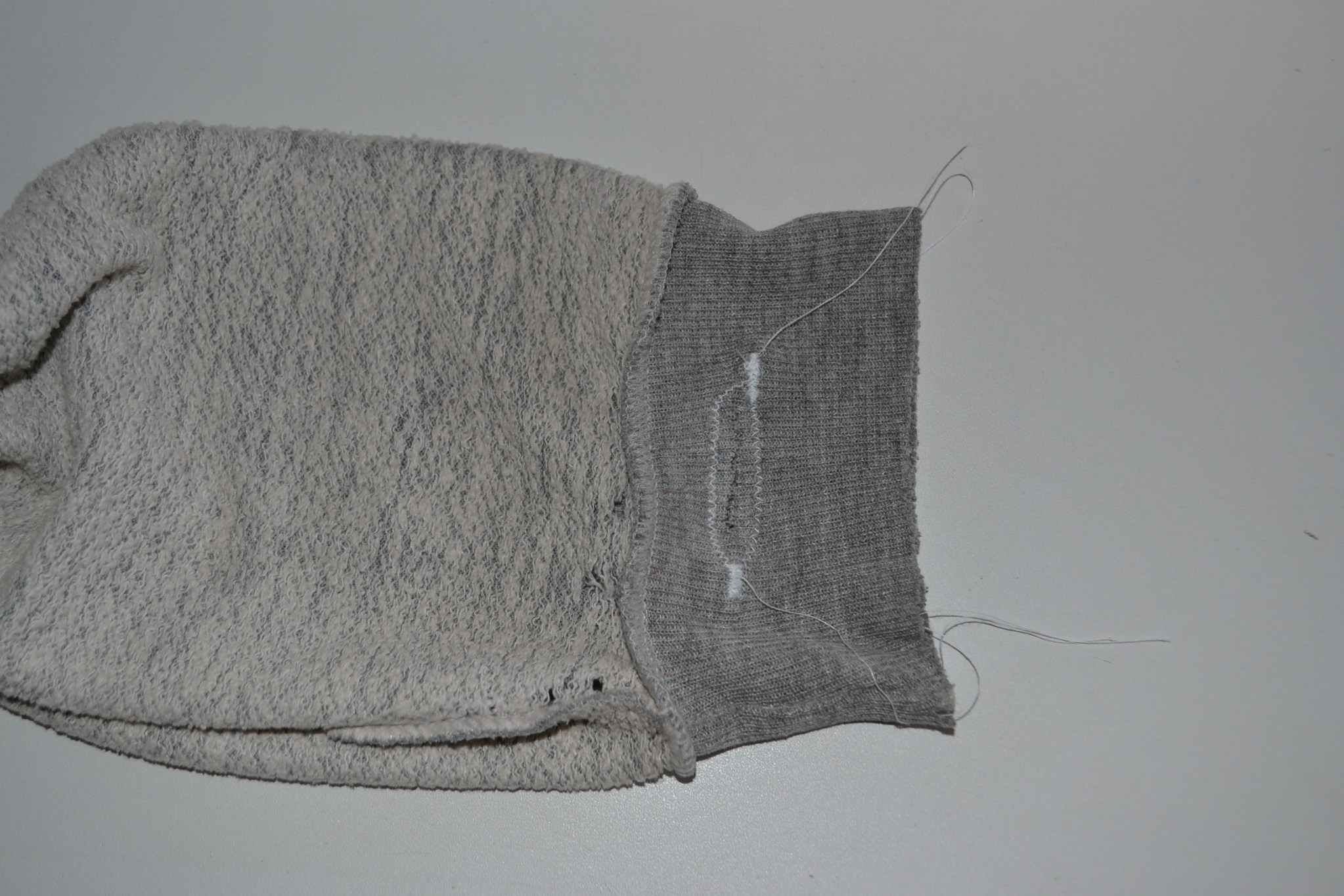 DIY Thumb Loops In Sweater Sleeves | Design Life Hacks